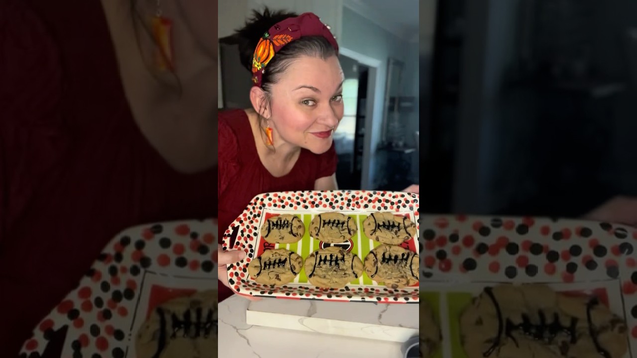 Game day cookies / food Football cookies #gamedayfood #chocolatechipscookies #cookies #yummy #yum