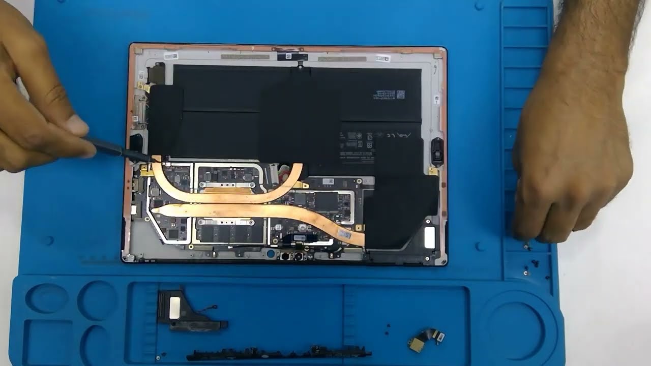 Surface Pro 7 hang on logo restart boot loop