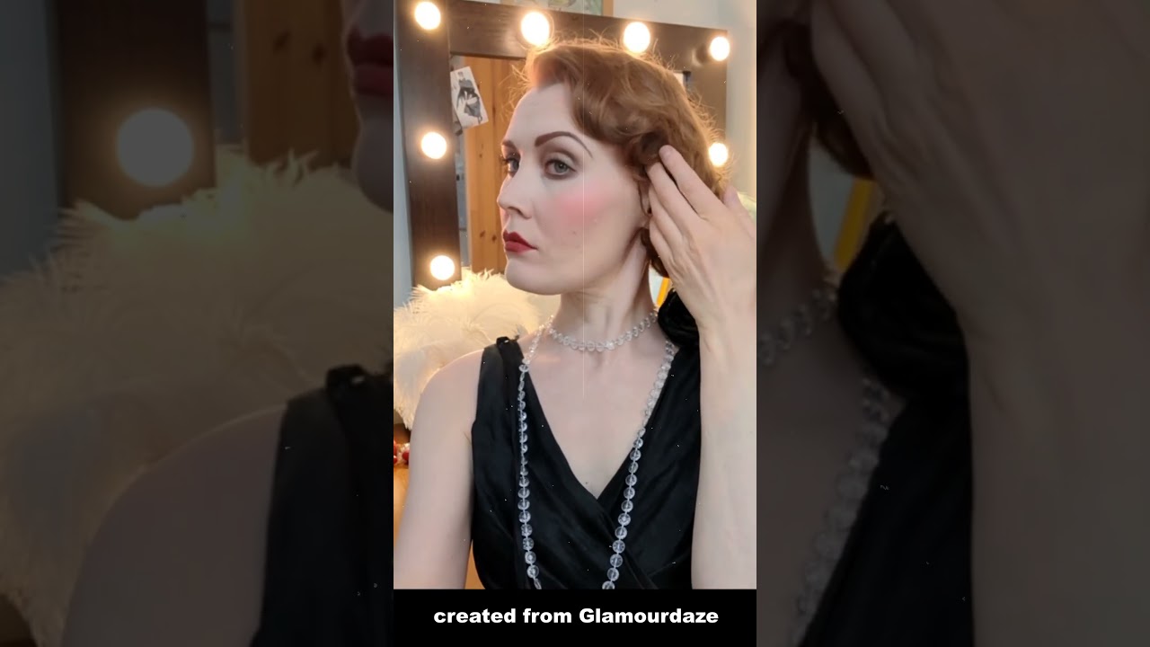 An Easy 1920s Makeup Look Tutorial For Flappers #vintagelook #vintagemakeup