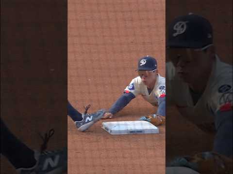 Hyeseong doing it all! #dodgers #sports #losangeles #wow
