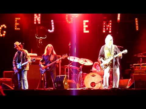 Neil Young rocks the free world (and SNL) | Poppaculture's Blog