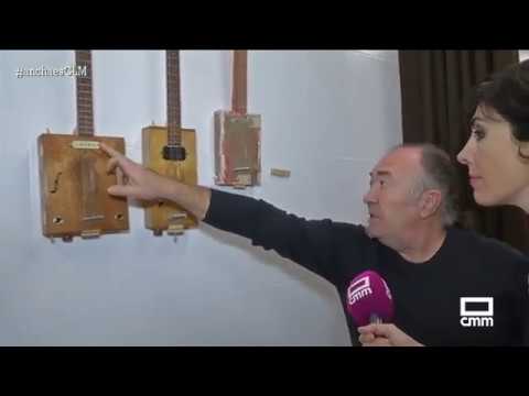 El luthier Lázaro Gabaldón crea guitarras con cajas de puros - Ancha es CLM