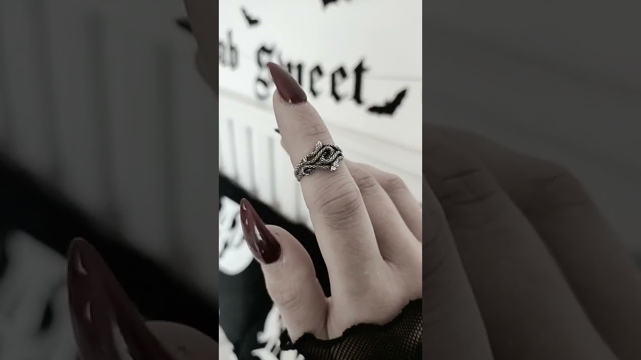 🌿 HELLAHOLICS: Gothic Ring