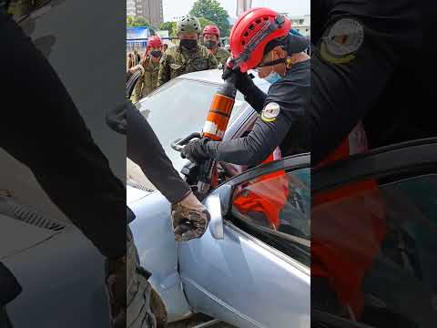 JAW'S OF LIFE | Hydraulic Cutter | Door Removal | Rescue Extrication