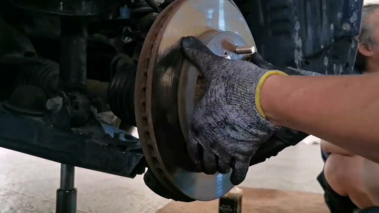 Mitsubishi Pajero, Replacing a Worn Out Front Wheel Bearing Assy.