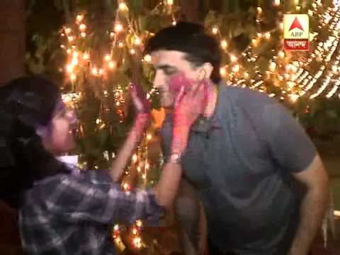 Former cricketer Sourav Ganguli celebrates Dol with daughter,wife