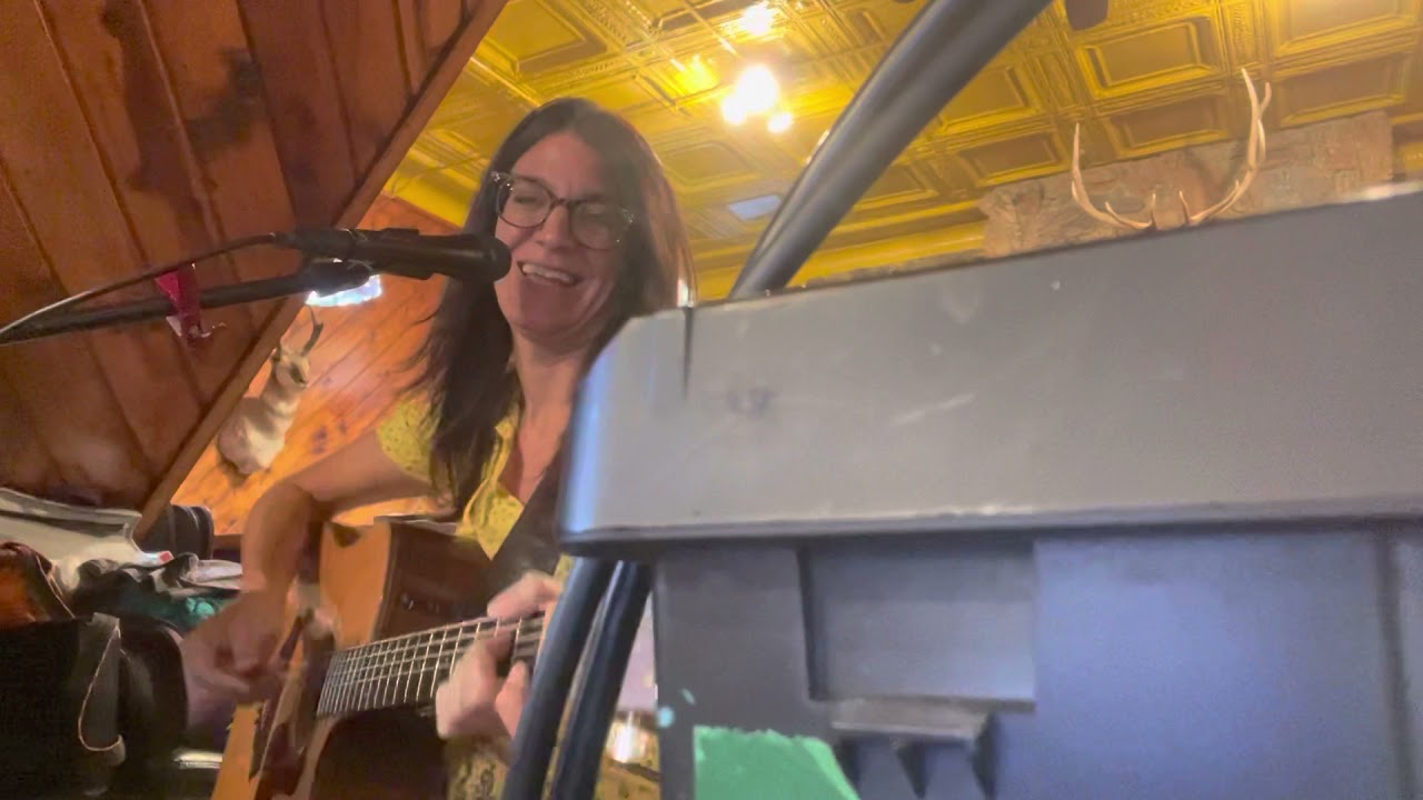 Hire Robin Lore - Singing Guitarist in Dallas, TX | GigSalad