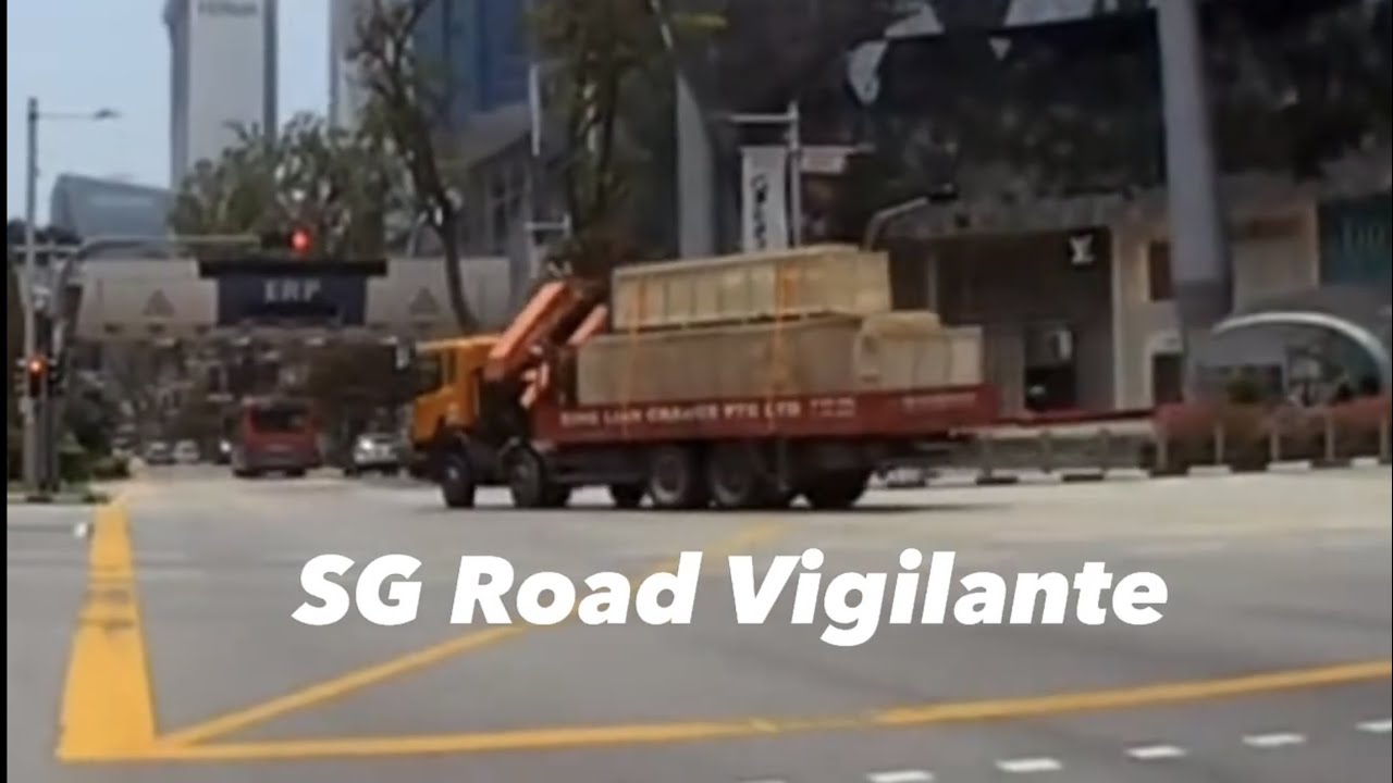 2sep2023 Orchard Road lorry from sing lian crane pte ltd fail to secure load