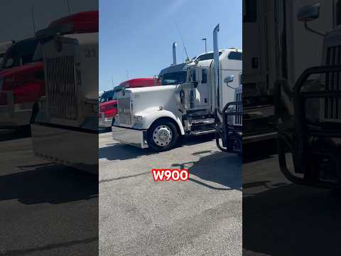 Studio Sleeper W900 Pulling An RGN !!! #trucking