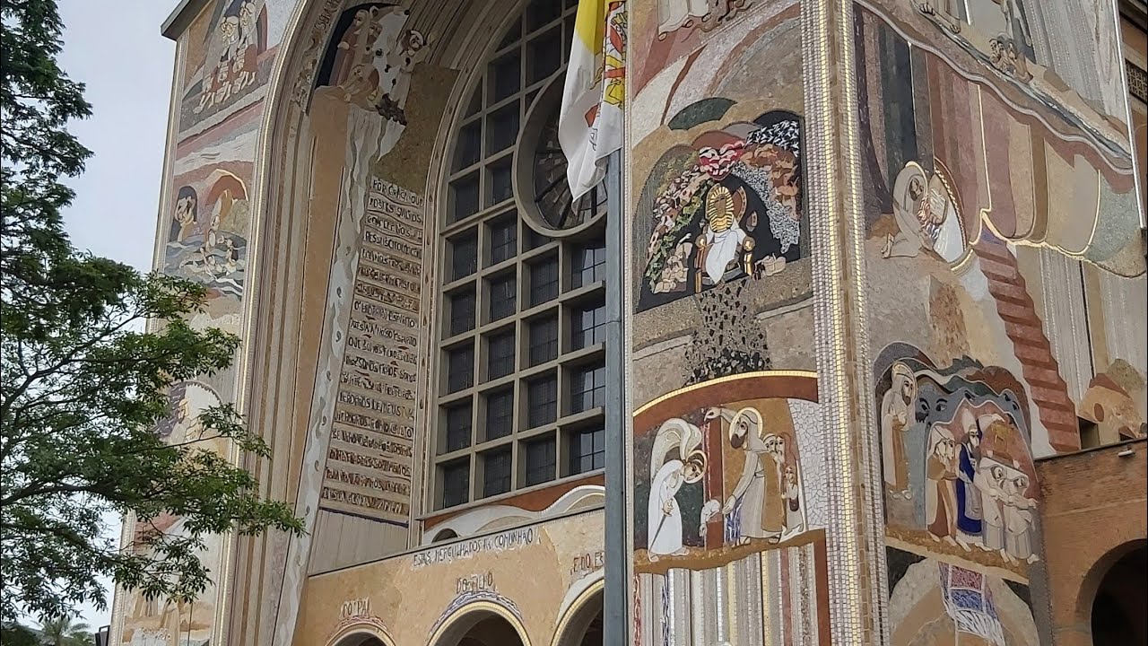 Walking inside Brazilian Patroness Church - Santuário Nossa Senhora Aparecida