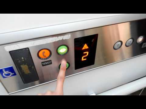 アリオ八尾エレベーターシネマ側