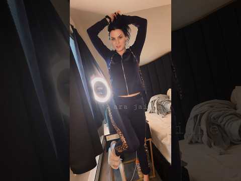 OOTD: Dark Navy Blue? Cheetah Print? Tracksuit? And Slippers! ๐ Grocery store fit. ๐ #ootd