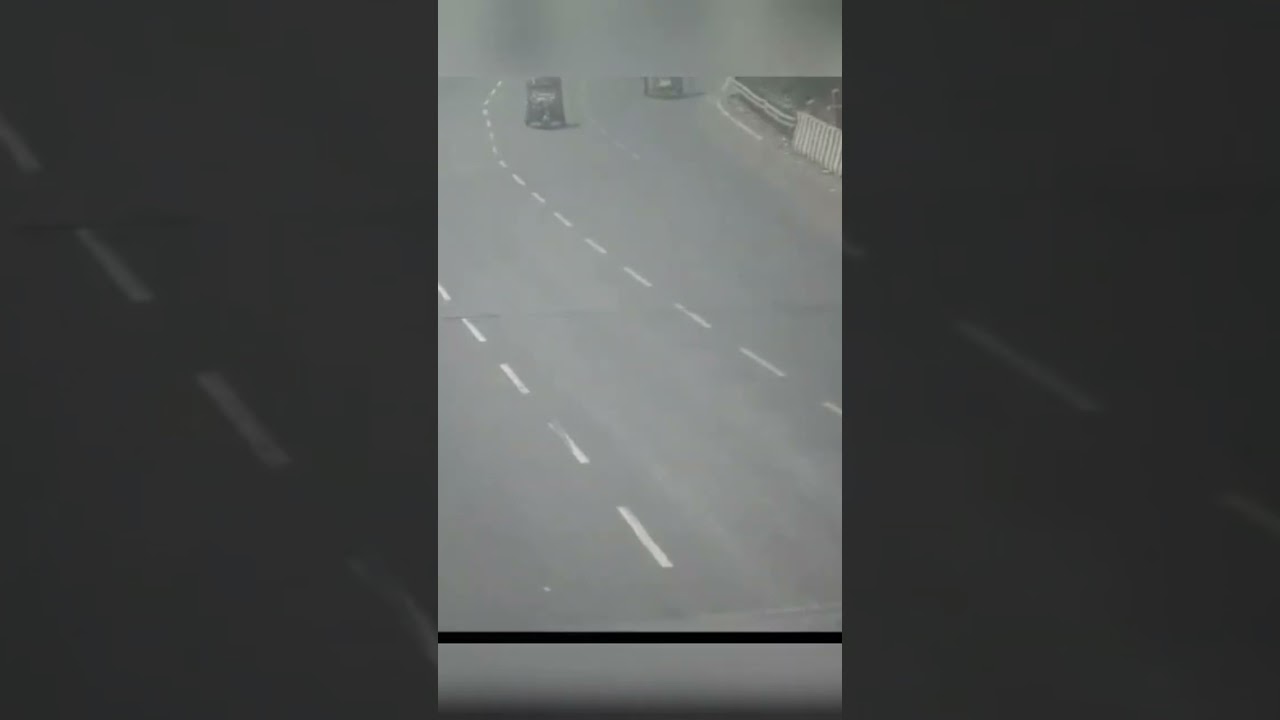 drunk man drag traffic police 20 km 🥵