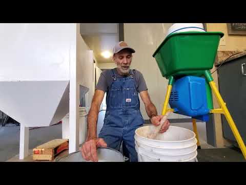 NO CHEMICALS!!! How to Make Your Own Corn FLOUR, GRITS, MEAL