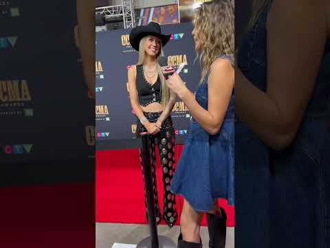 First @CCMAOfficial red carpet 📸☺️ Time for the awards! #CountryMusic #CCMAs