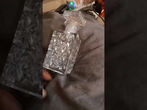 Trying to identify this cristal decanter