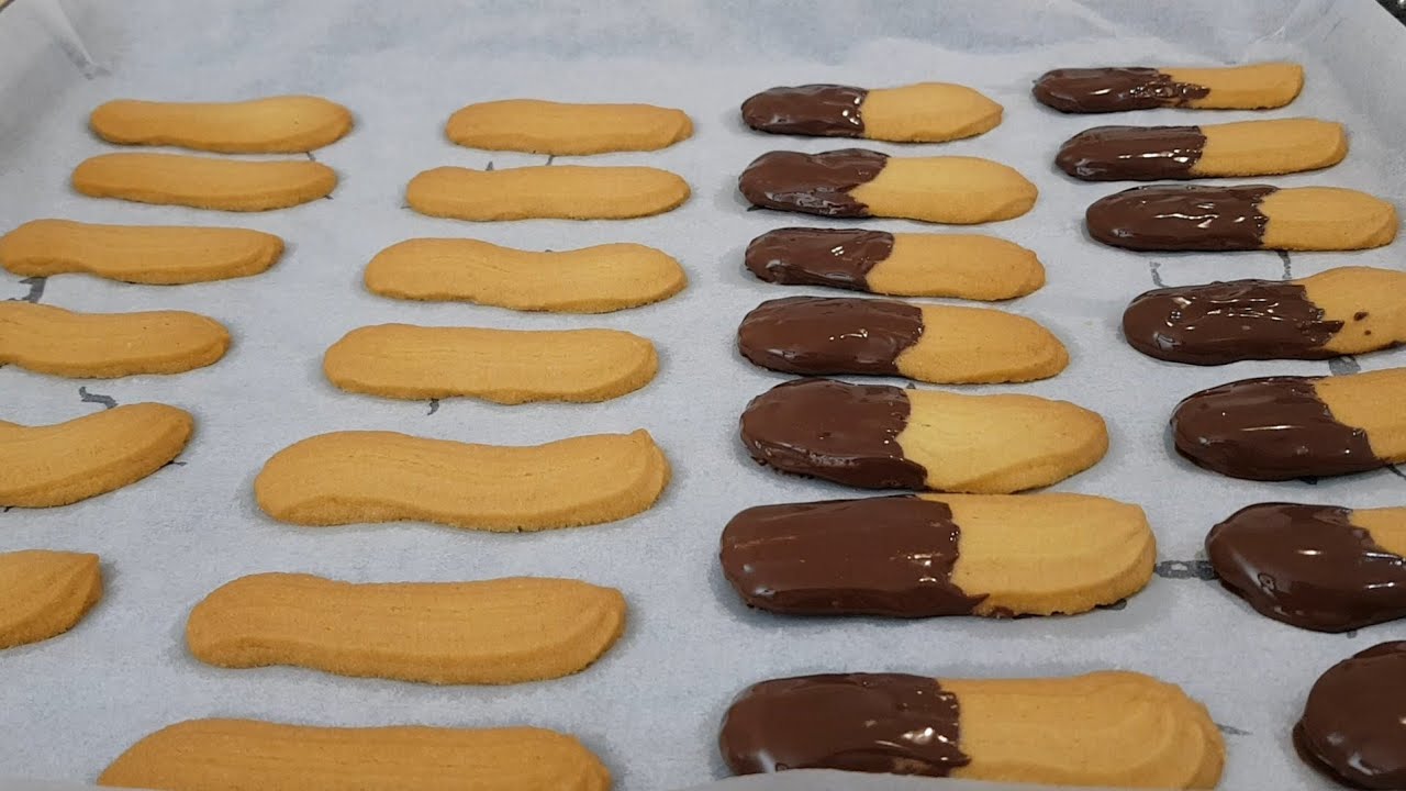 4 Ingredients Viennese Finger Biscuits