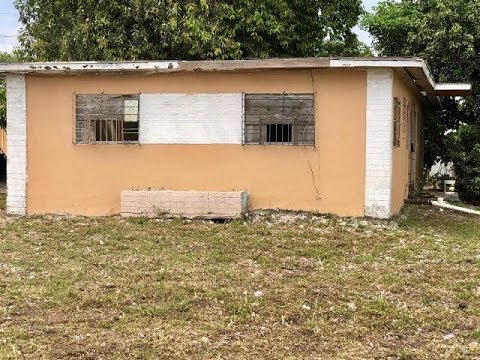 572 SW 5th St, Belle Glade, FL 33430
