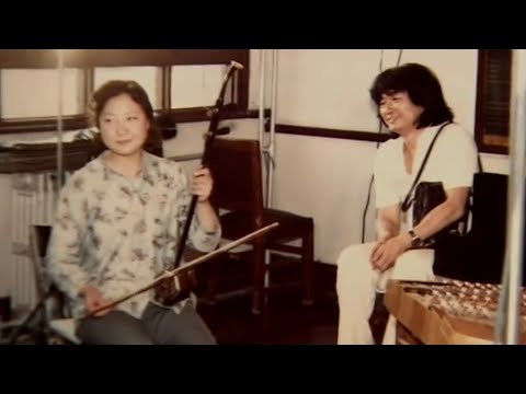 華彥鈞 [Hua Yanjun]: 二泉映月 [Er Quan Ying Yue] - 二胡 (Erhu): 姜建華 [Jiang Jianhua]; 揚琴(Yangqin)：黃河[Huang He]