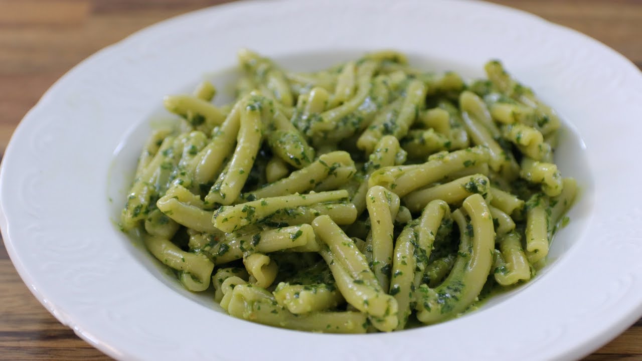 Easy Pesto Pasta Recipe - The Cooking Foodie