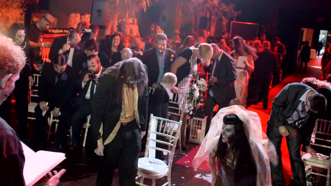 Zombie wedding: 'Horror' couple dress as the "undead" for their themed ...