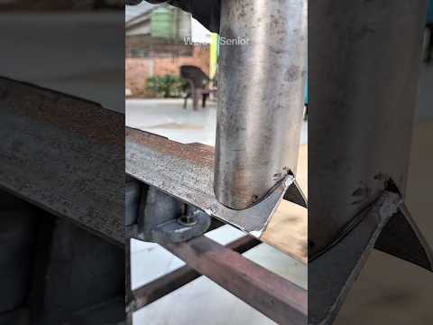 how to cut a pipe to connect it to the angle iron at a 90 degree position #welding #welder #art