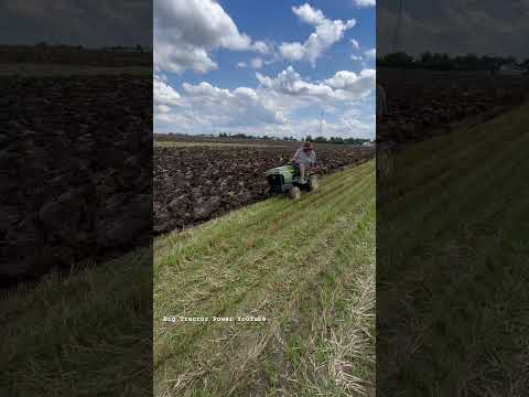 JOHN DEER 300 Lawn & Garden Tractor Plowing