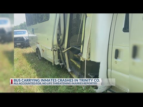 Prison bus carrying 5 inmates crashes in East Texas