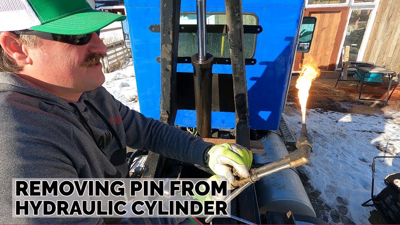Removing pin from Hydraulic Ram