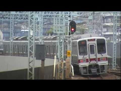 東武30000系31608F 谷塚駅を通過