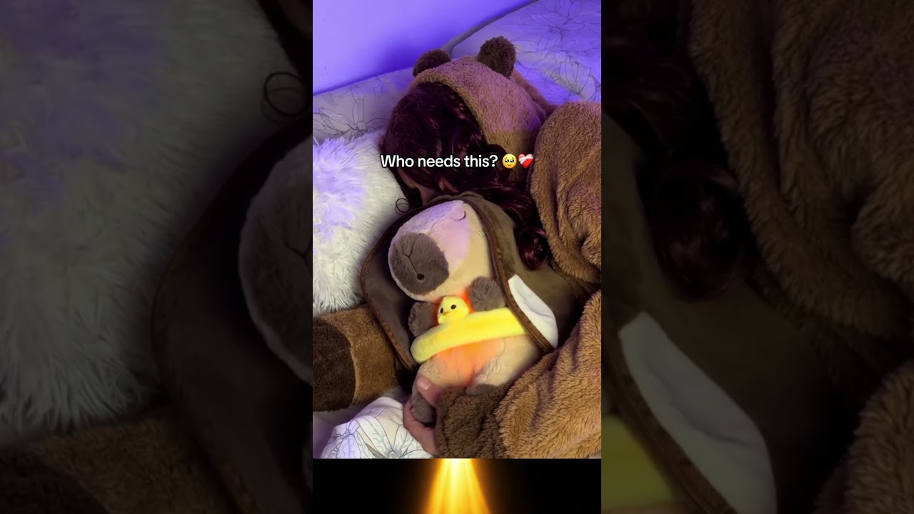 My boyfriend gave me this breathing capybara plush knowing about my anxiety 🥹❤️‍🩹 #capybara #plushie