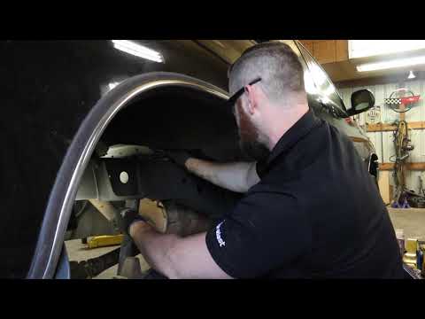 How to Replace Shocks and Struts in a Toyota Tundra 2000 - 2006