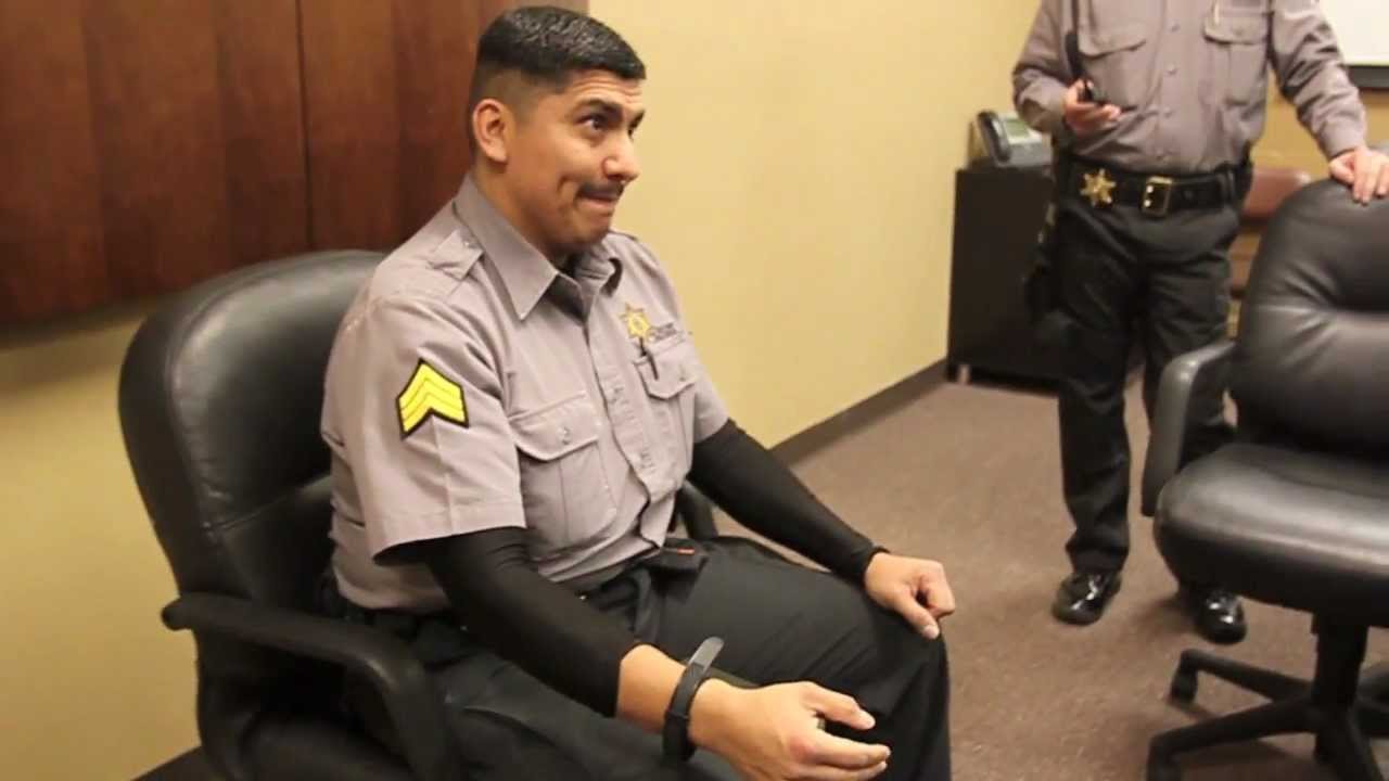 Stun-Cuff Magnum Demonstration