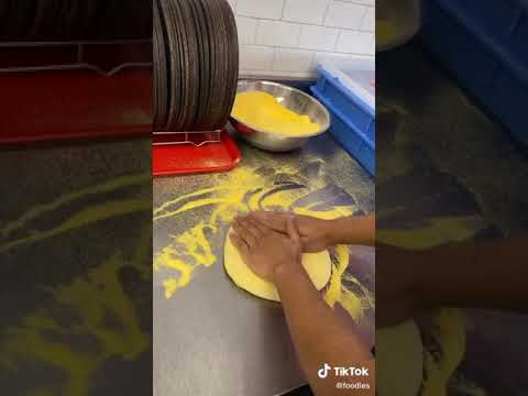 Dominos pizza making