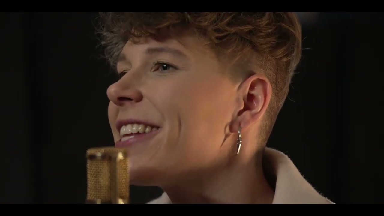 What A Feeling I Am In Love by Virginia Ernst from Austria | Popnable
