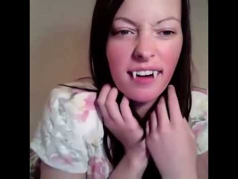 Retractable Halloween Vampire Fangs