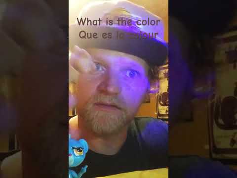 Que es la colour = what is the color. Cafe=Brown