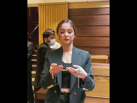 hania amir checking ornaments at jewelry shop store
