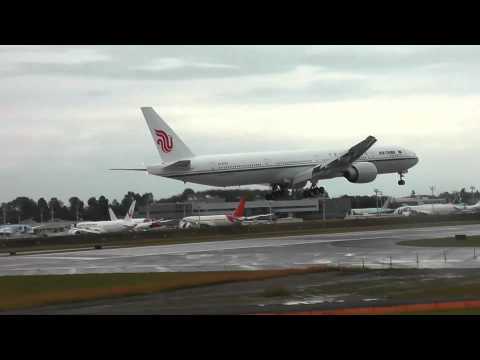 B777-300 AirChina B-2039 landing after testflight