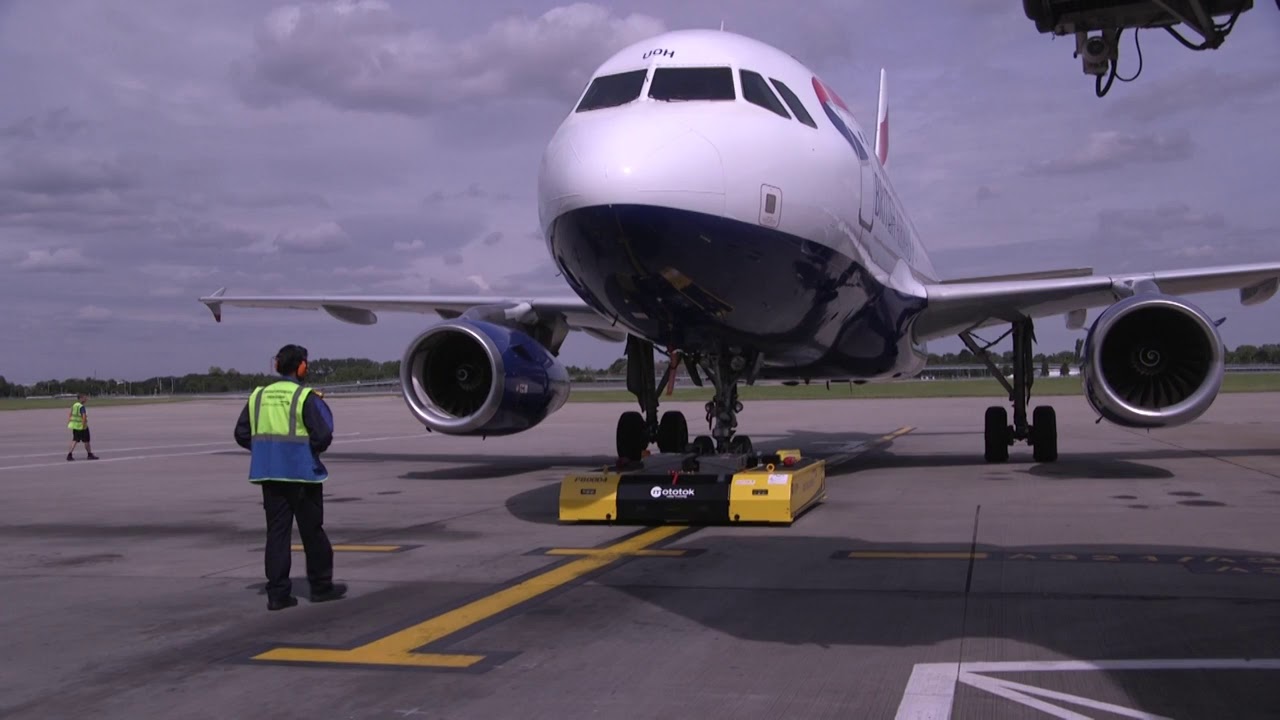 High-tech remote-controlled devices to push back aircraft