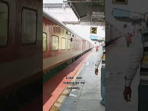 12816 Nandan kanan express arriving at Gomoh jn. with SRC#wap7 by 8 hrs delay..#shortsvideo #railway
