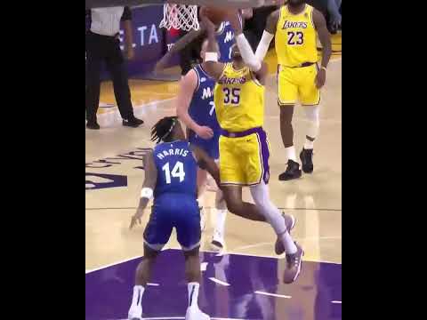 π LeBron James gets nifty! A behind-the-back dime to find Chris Wood β‘#LakeShow #shorts