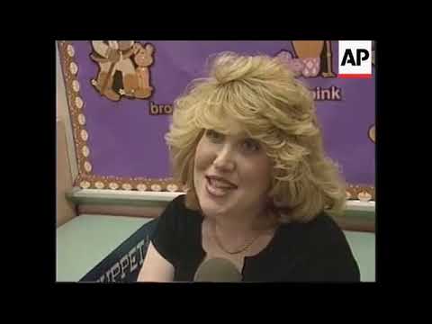 USA: NEW YORK: SCHOOL WITH LARGE NUMBER OF TWINS
