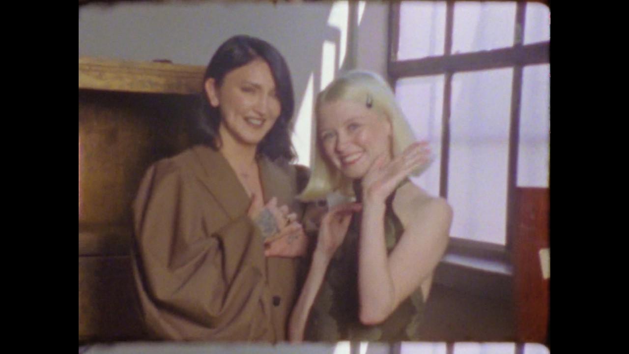 Maisie Peters - Kingmaker (with Julia Michaels) [Lyric Video]