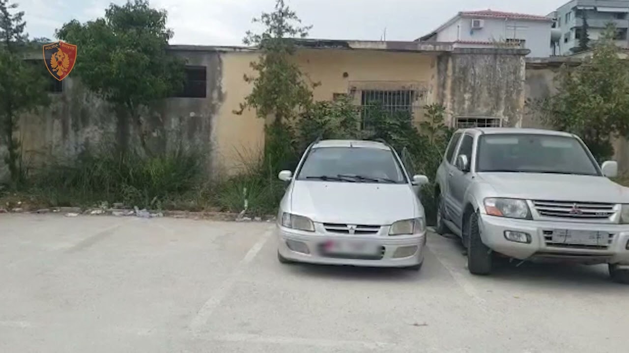 Top Channel/E lidhi pas makine dhe tërhoqi zvarrë qenin, policia gjobit ... Top Channel/E lidhi pas makine dhe tërhoqi zvarrë qenin, policia gjobit ...