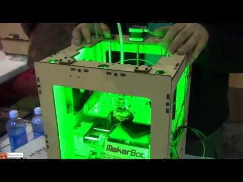 CES 2011 - MakerBot 3D Printer Eyes-on| Booredatwork