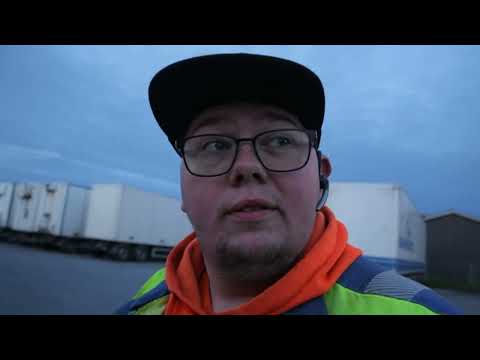 Hylätyllä hirsibaarilla
