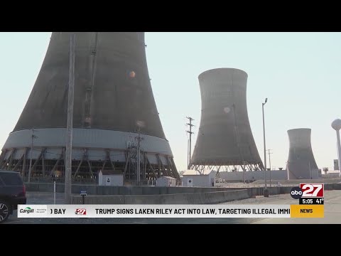 Shapiro rolls out plan to fast-track and subsidize power plants, hydrogen projects