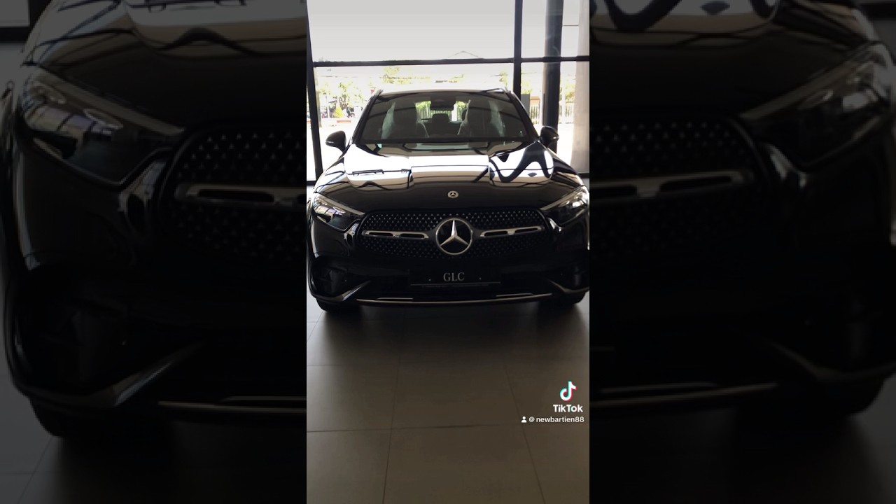 GLC 300 4Matic AMG Line 2023 CKD