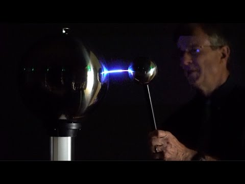 Dielectric Strength Demo: Van de Graaff Generator